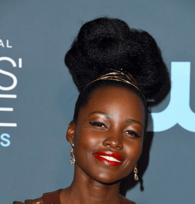 Solekan dan Dandanan Rambut Terbaik di Critic’s Choice Awards 2020