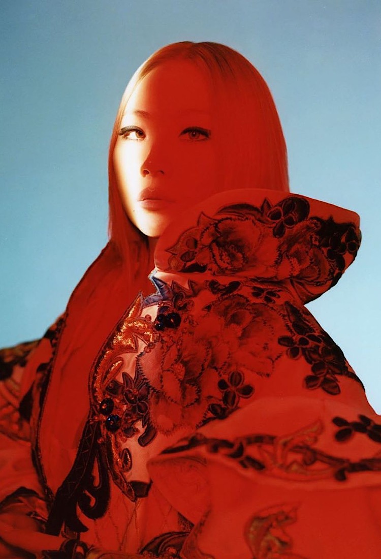 Queen is Back! CL Kembali Dengan “HWA” dan “5 STAR”, Peminat Teruja!