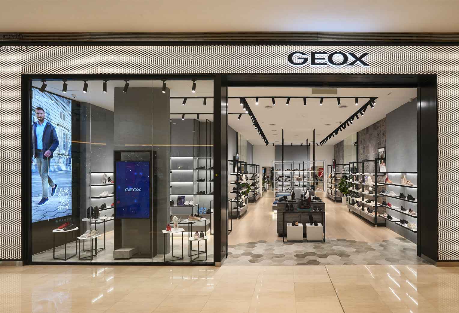 GEOX Meraikan Krismas Dengan Konsep Kedai Baru Di Pavilion KL